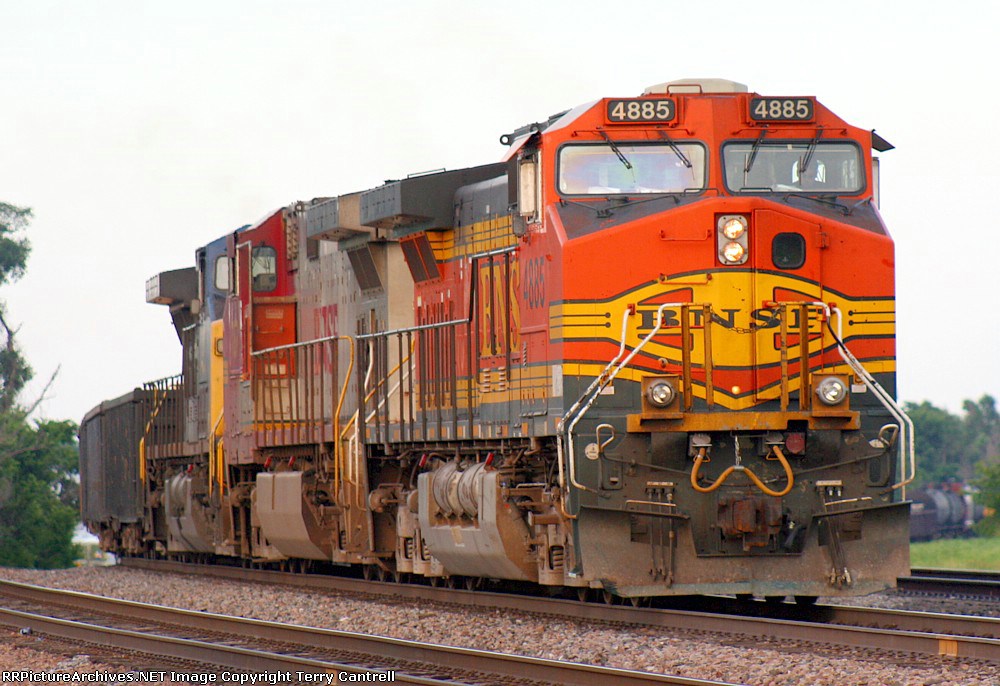 BNSF 4885